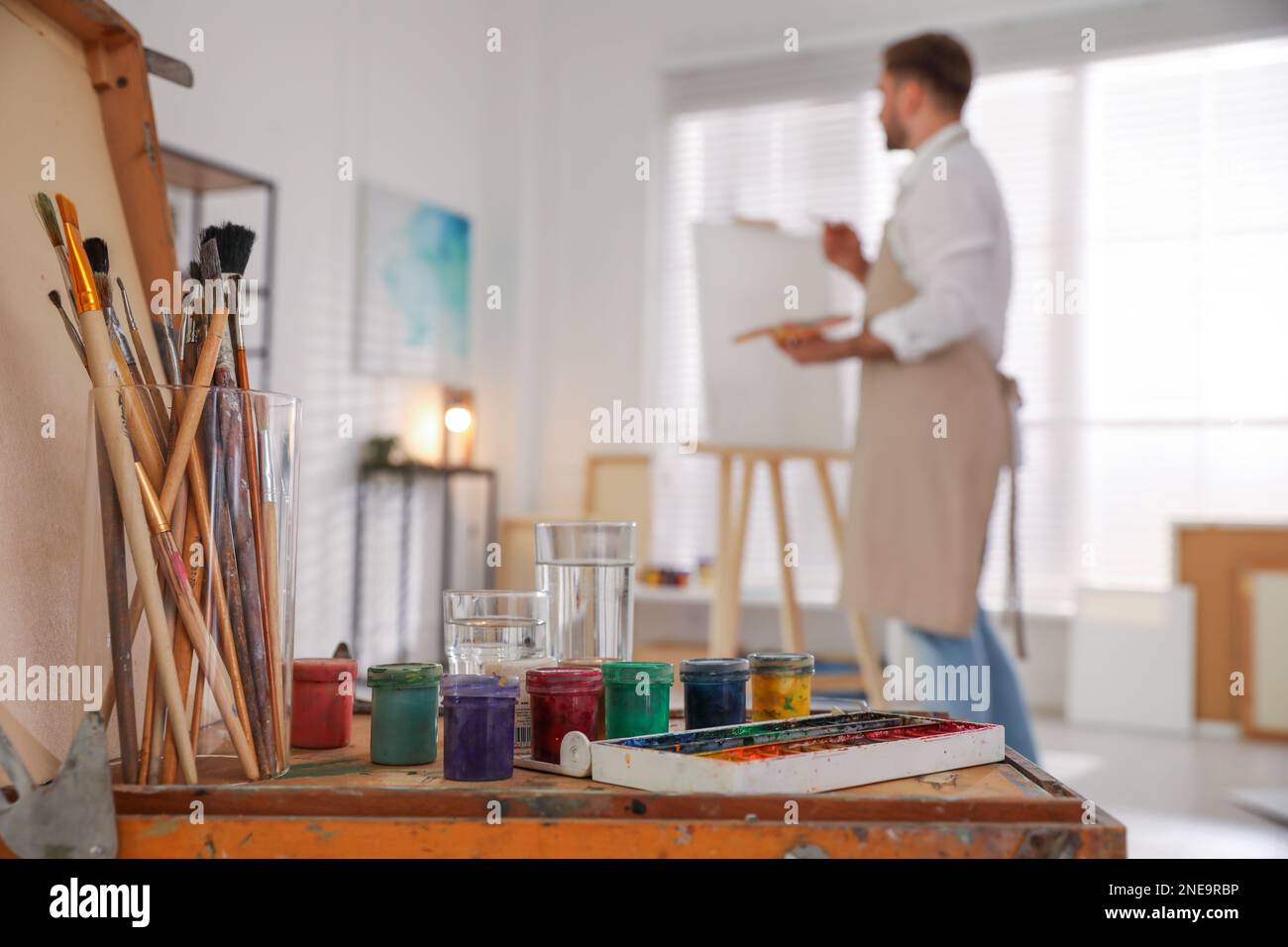 Creative tools in focus artist hi-res stock photography and images - Alamy