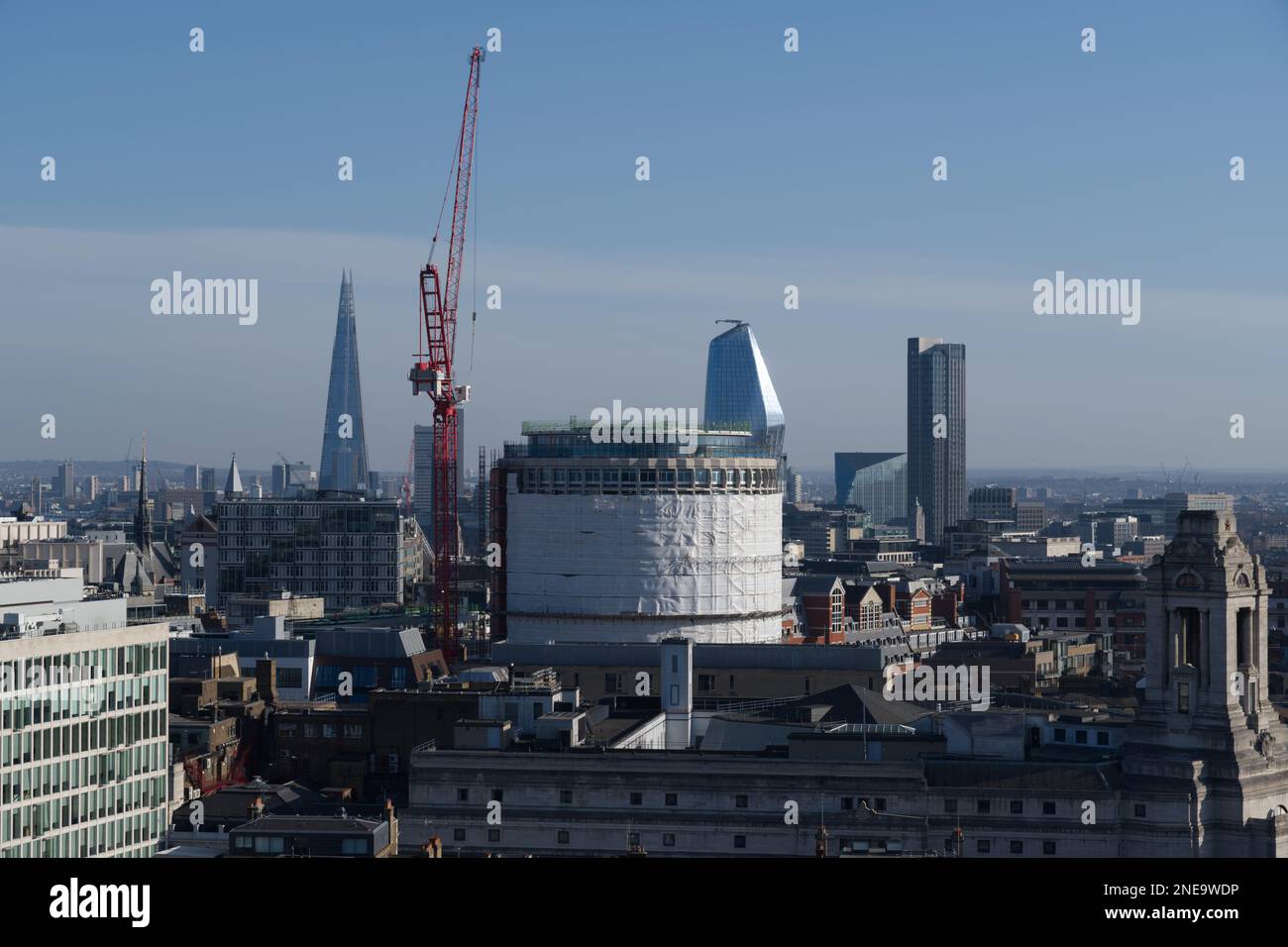 Building roof garden hi-res stock photography and images - Alamy