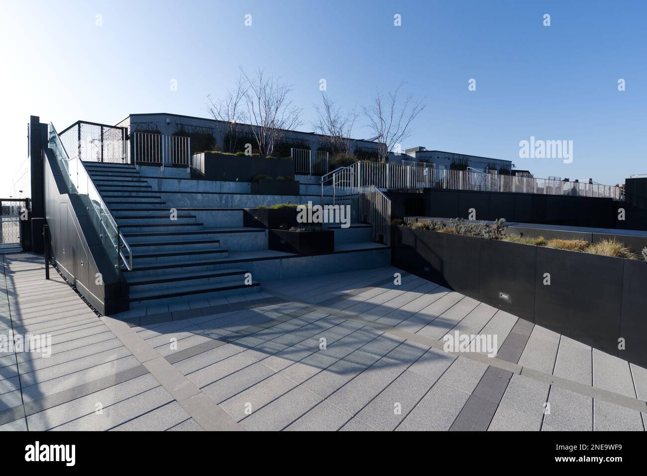 Building roof garden hi-res stock photography and images - Alamy