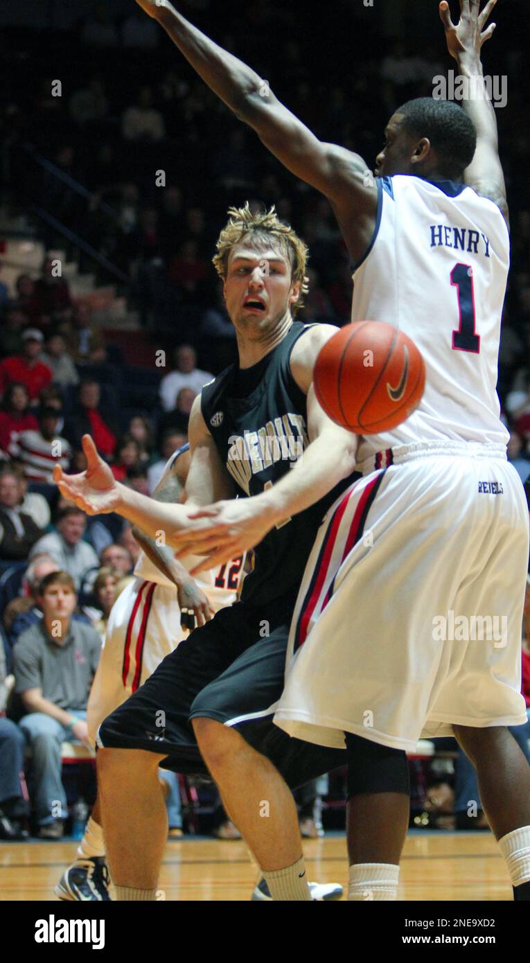 Vanderbilt center A.J. Ogilvy, left, loses the ball against Mississippi ...