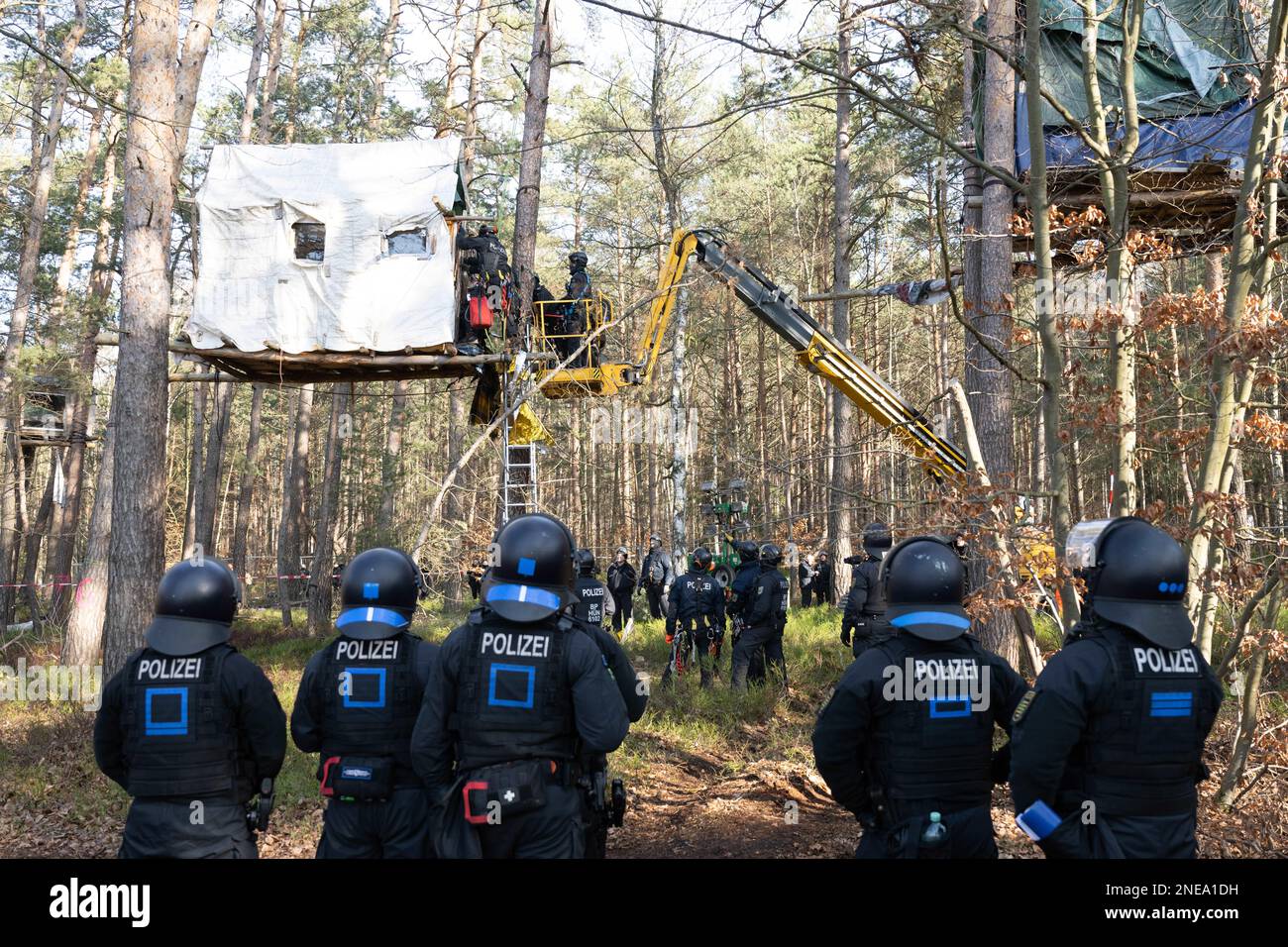 Ottendorf Okrilla, Germany. 16th Feb, 2023. Police officers clear a ...