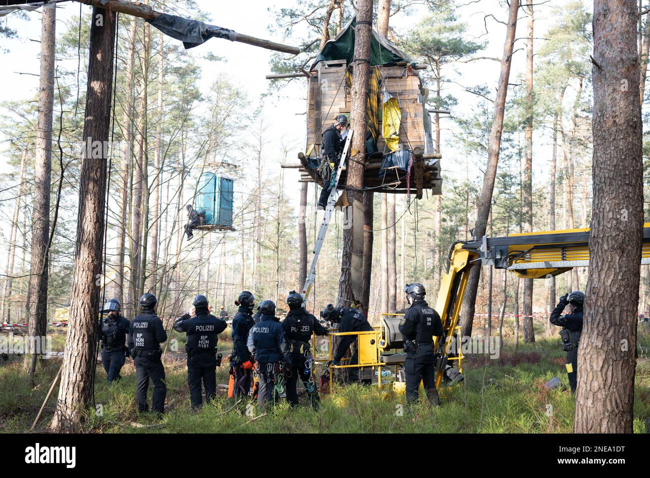 Ottendorf Okrilla, Germany. 16th Feb, 2023. Police officers clear a ...