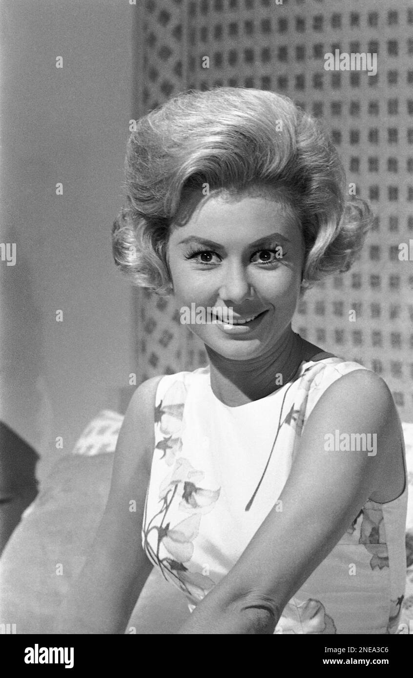 Hollywood?s reigning ?face maker? is pertly vivacious Mitzi Gaynor ...
