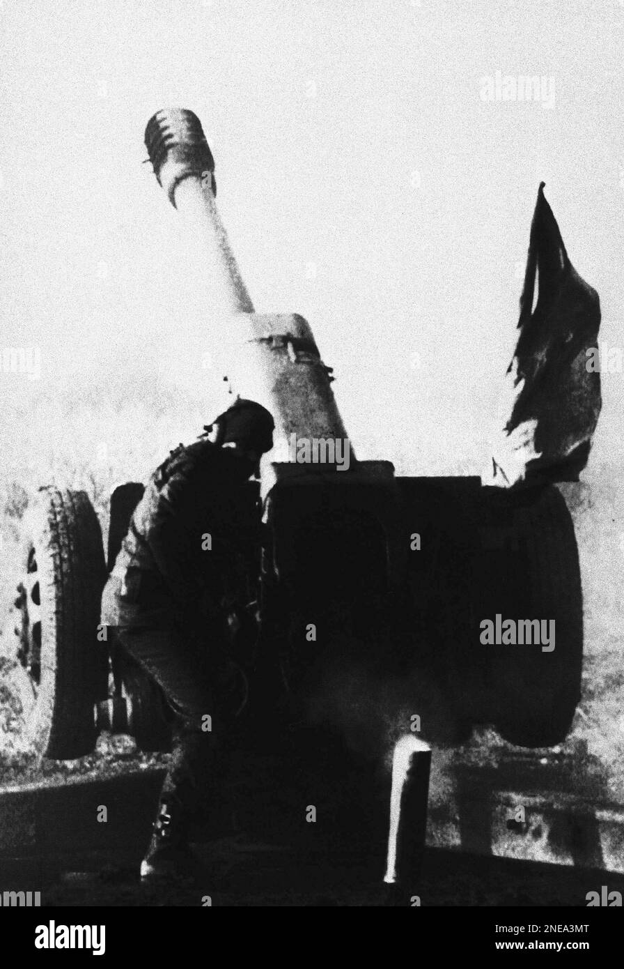 Yugoslavia federal soldier fires a 155mm howitzer against one of the ...