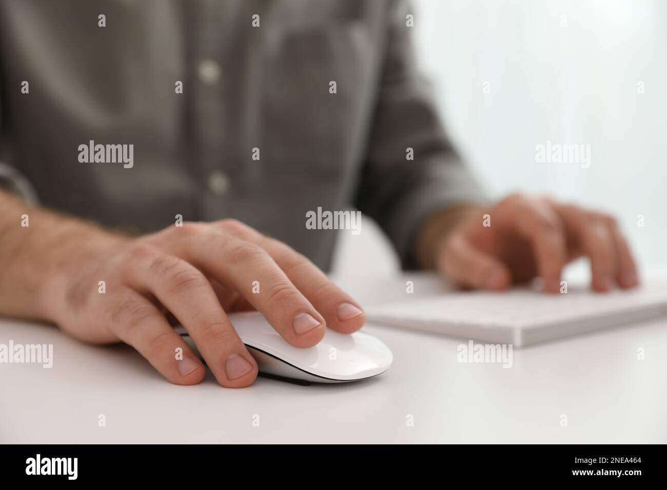 Man using white mouse hi-res stock photography and images - Alamy