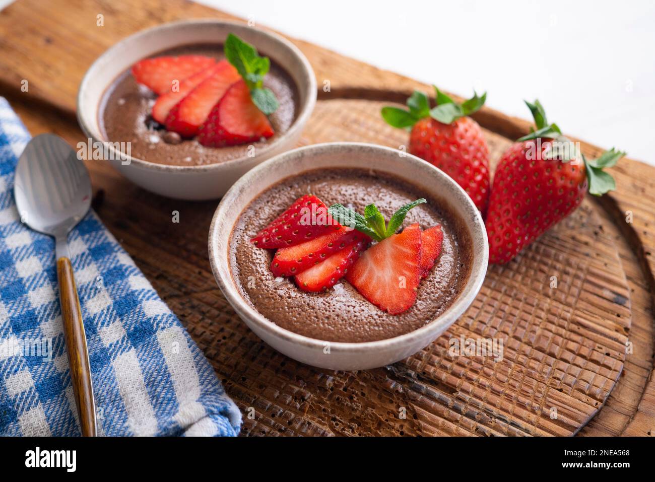 Chocolate mousse a dessert of French origin, whose base is egg white ...