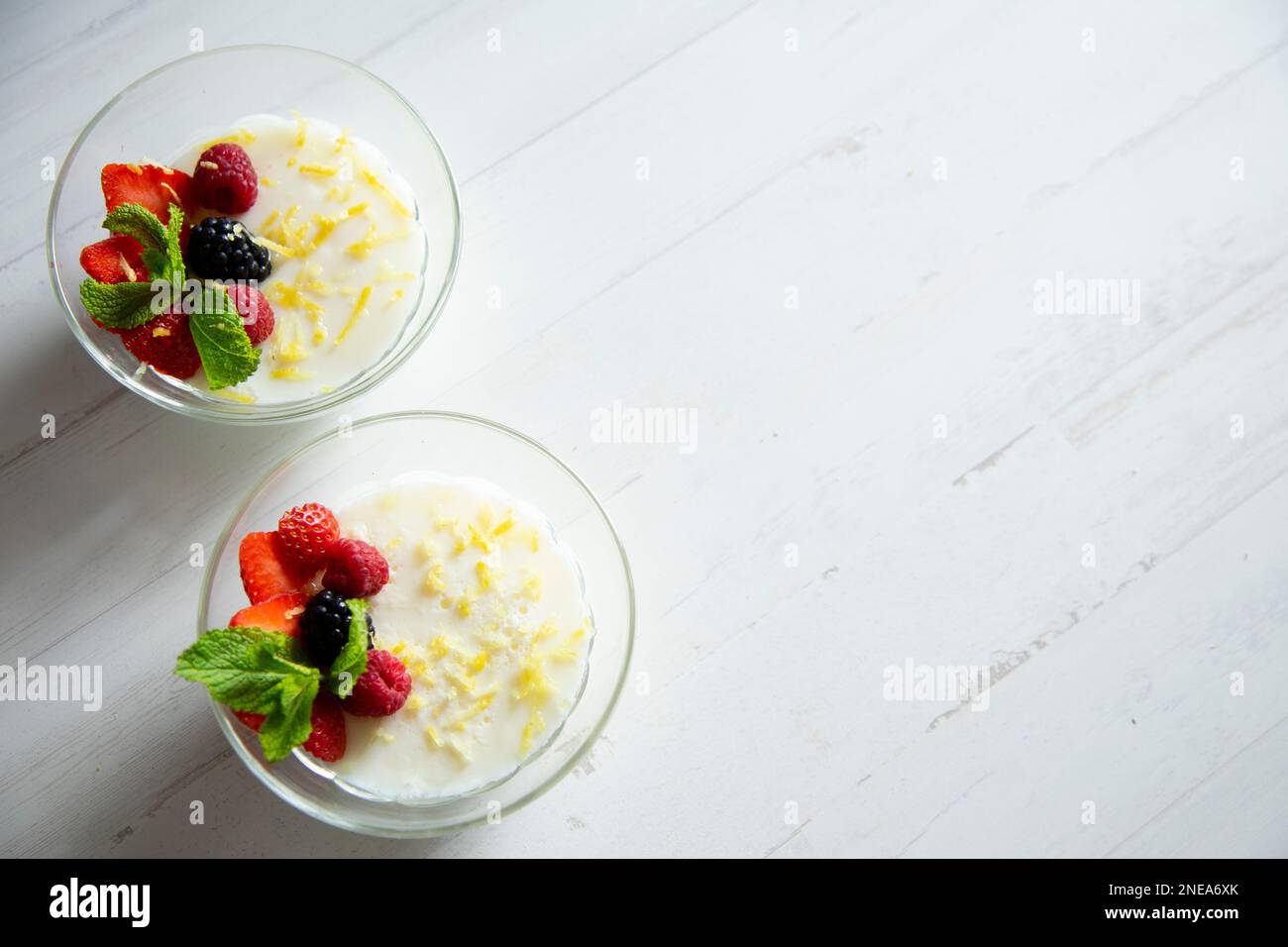 Lemon mousse is a dessert of French origin, whose base is egg white ...