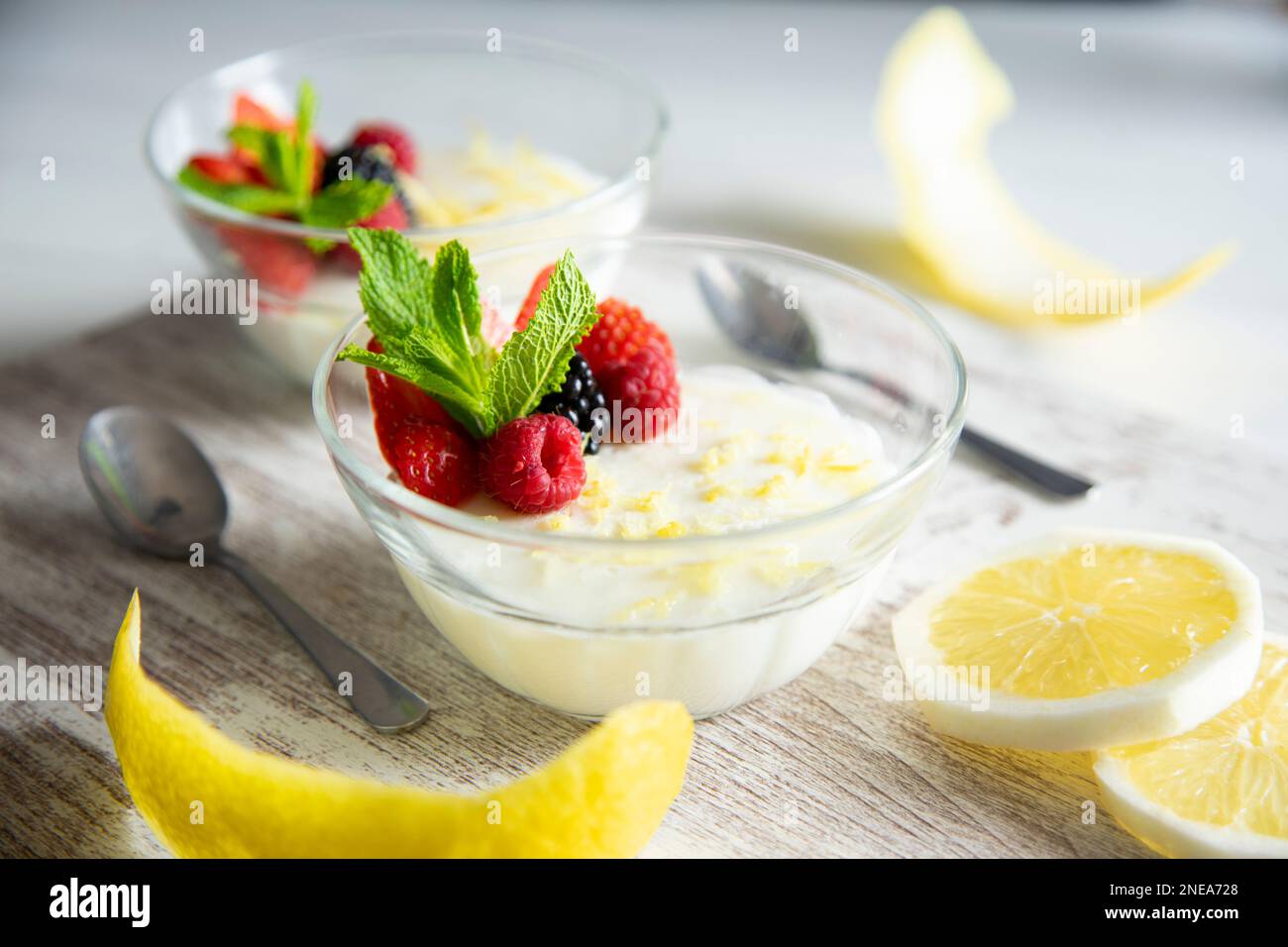 Lemon mousse is a dessert of French origin, whose base is egg white ...