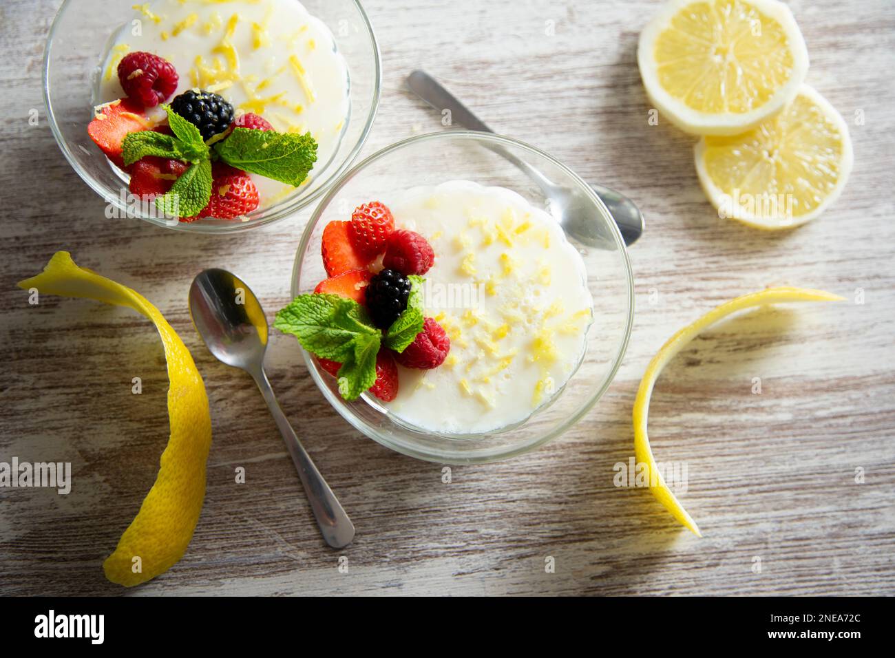 Lemon mousse is a dessert of French origin, whose base is egg white ...