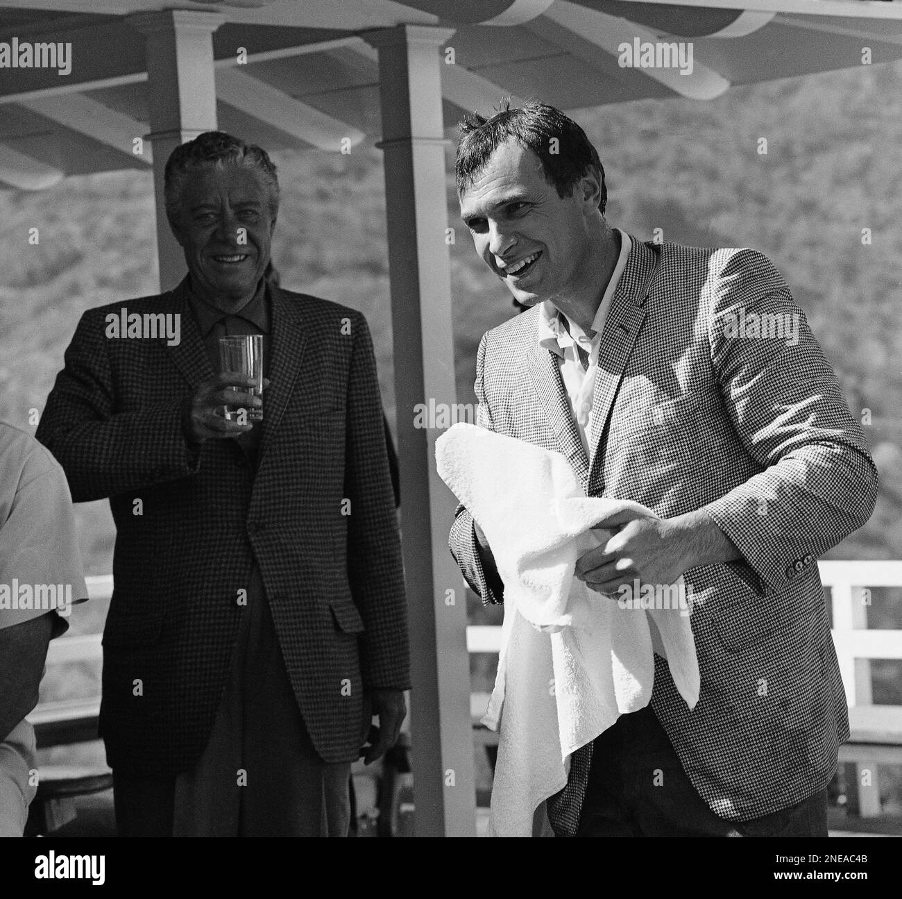 Actor Rip Torn emerges after dunking himself into the swimming pool ...