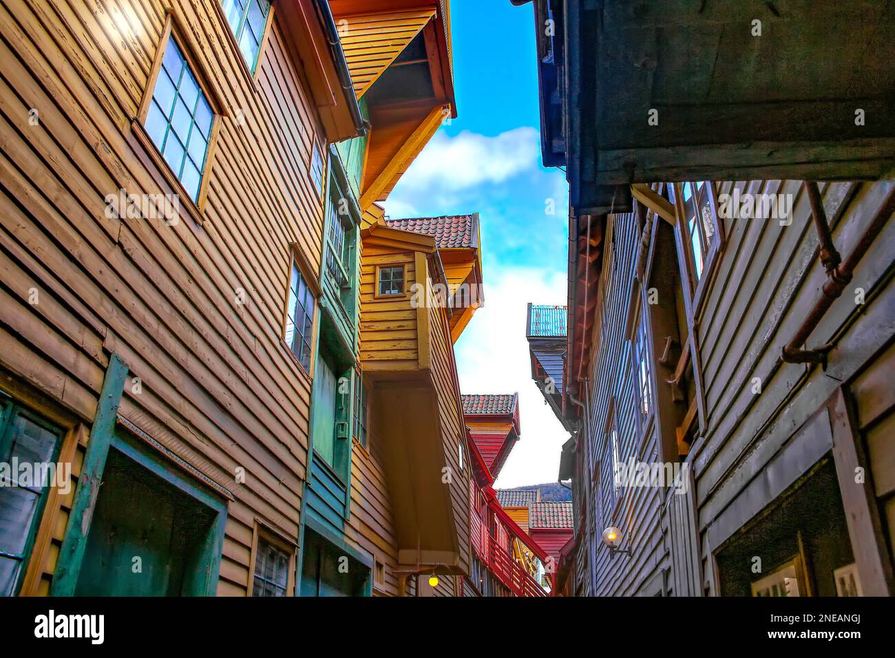 Alley way inbetween the historic colourful wood buildings of Bryggen ...