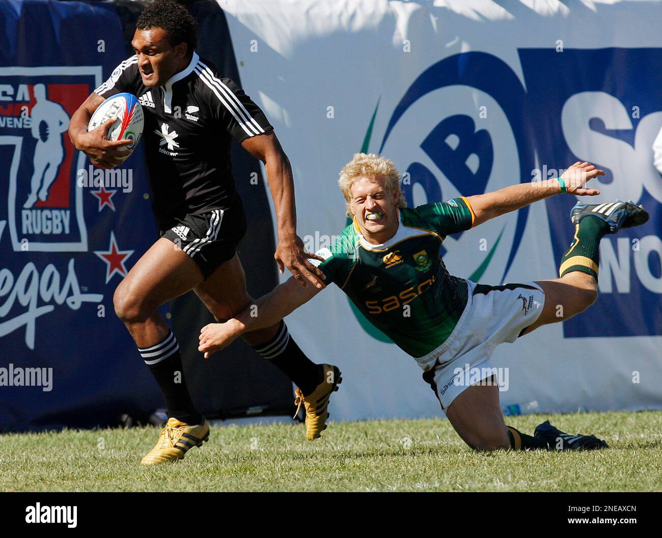 South Africa's Kyle Brown, right, tries to tackle New Zealand's Save ...