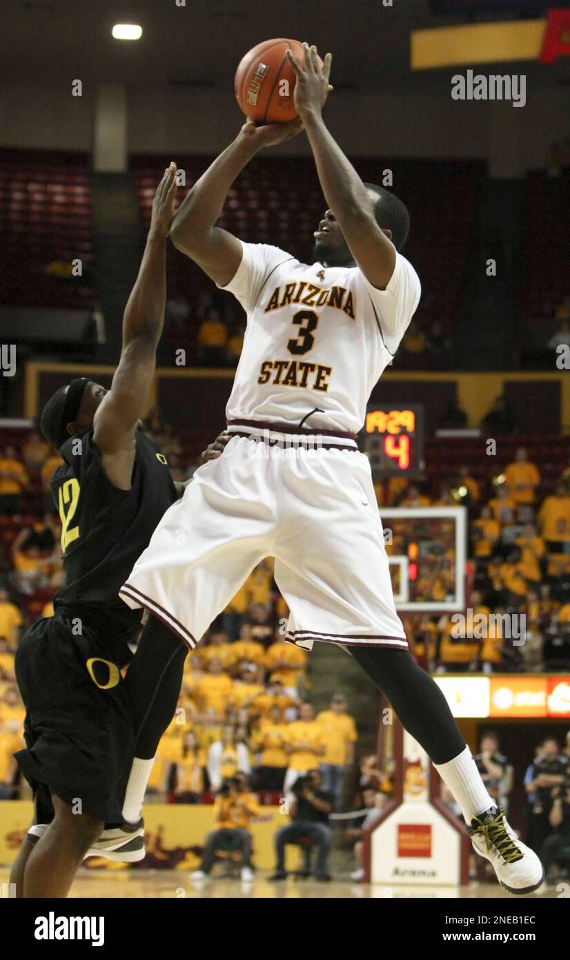 Arizona State's Ty Abbot (3) shoots over Oregon's Tajuan Porter (12) in ...