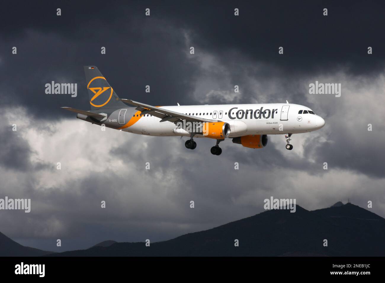 Condor airbus a320 hi-res stock photography and images - Alamy
