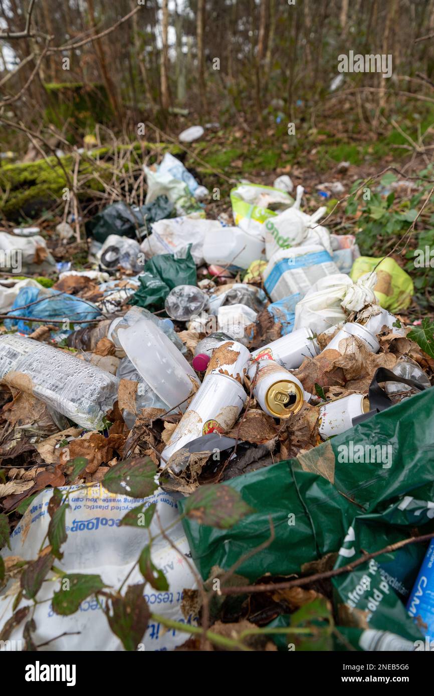 Litter littering hi-res stock photography and images - Alamy