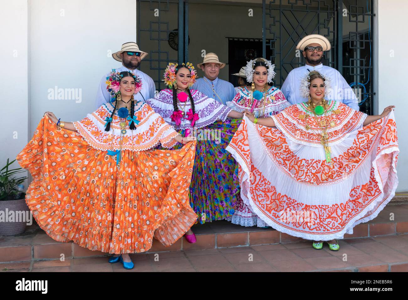 Pollera azuero hi-res stock photography and images - Alamy