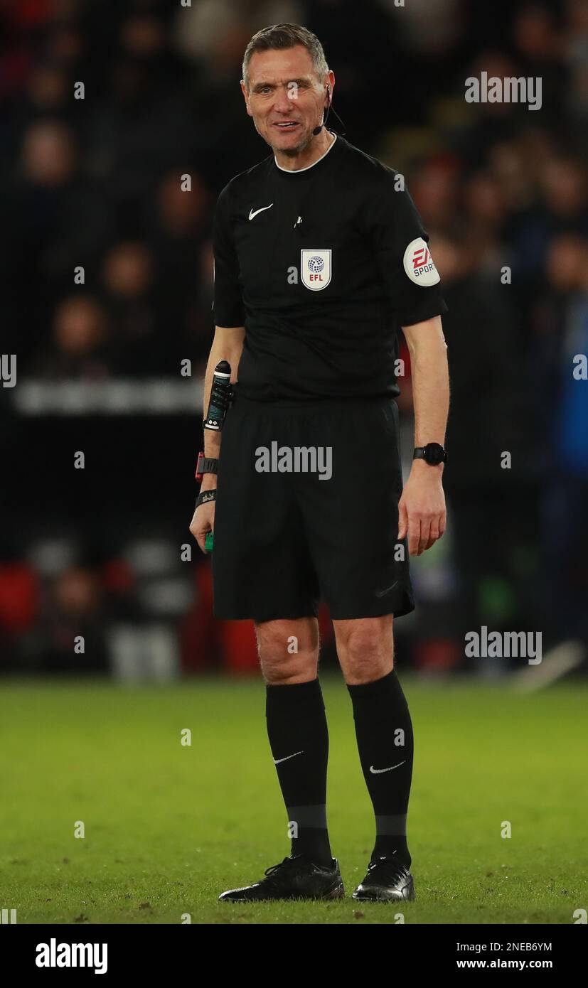 Andre marriner referee hi-res stock photography and images - Alamy
