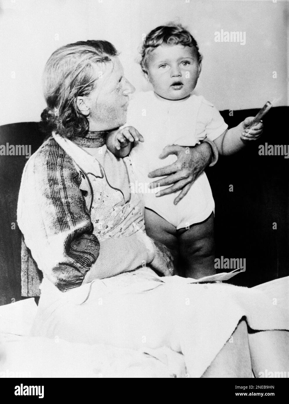Mrs. Anna Hauptmann with her son Manfred is ten months old on Sept. 24 ...