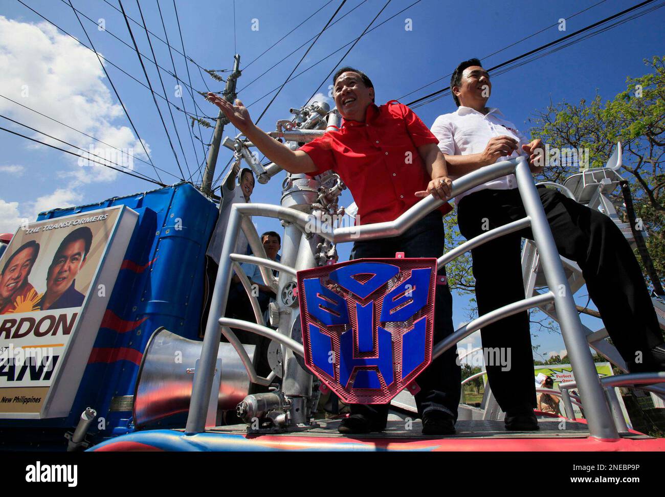 Presidential candidate Richard Gordon, left, and running mate Bayani ...