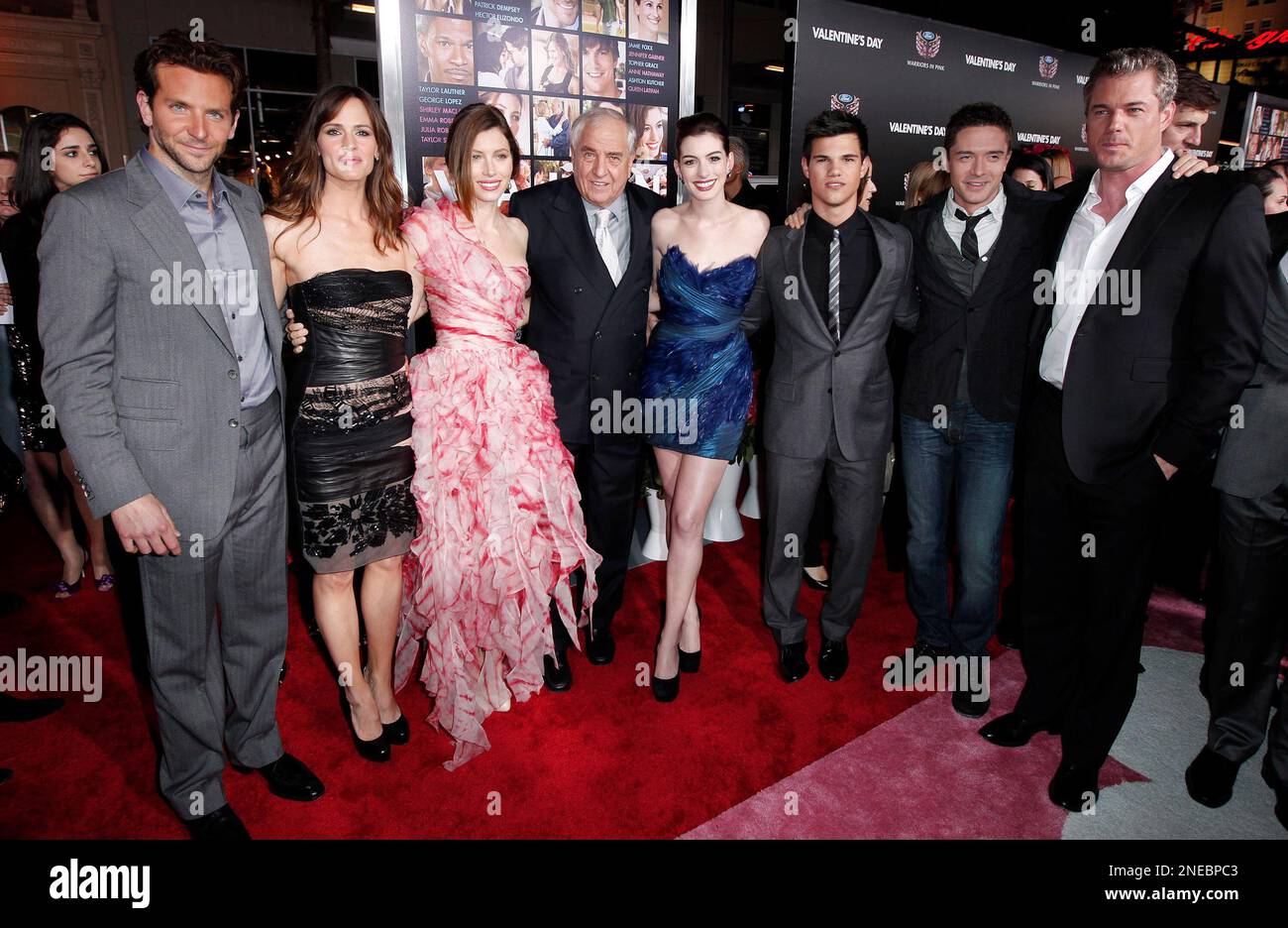 The cast of the movie Valentine's Day arrive at the premiere on Monday ...