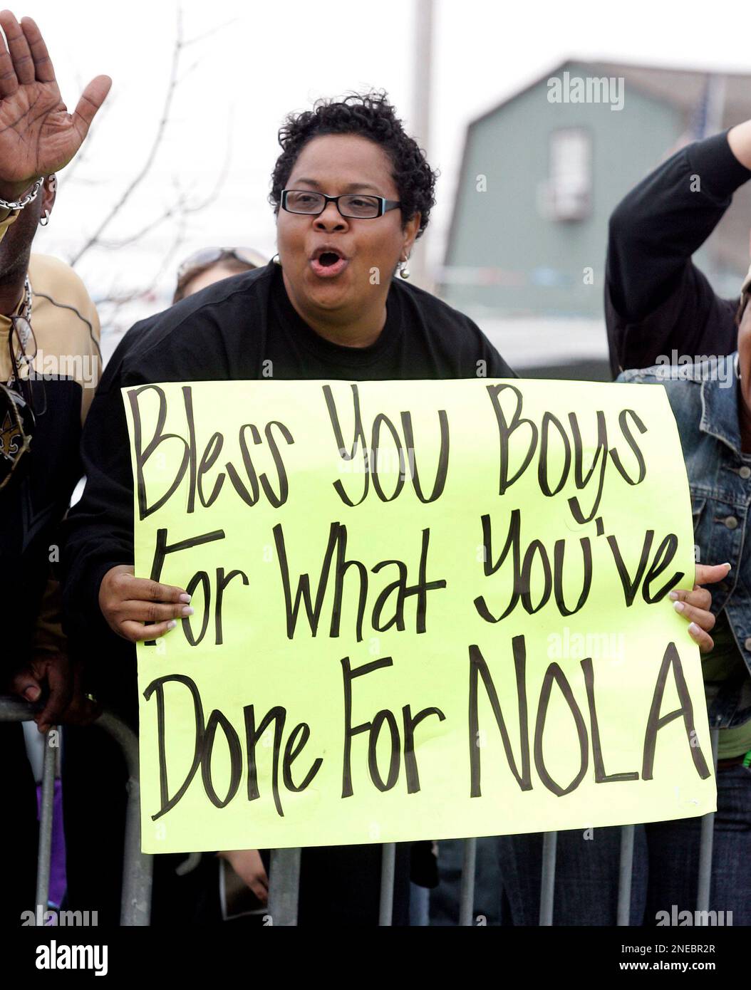 New Orleans Saints fan Shannon Sims greets the team at Louis Armstrong ...