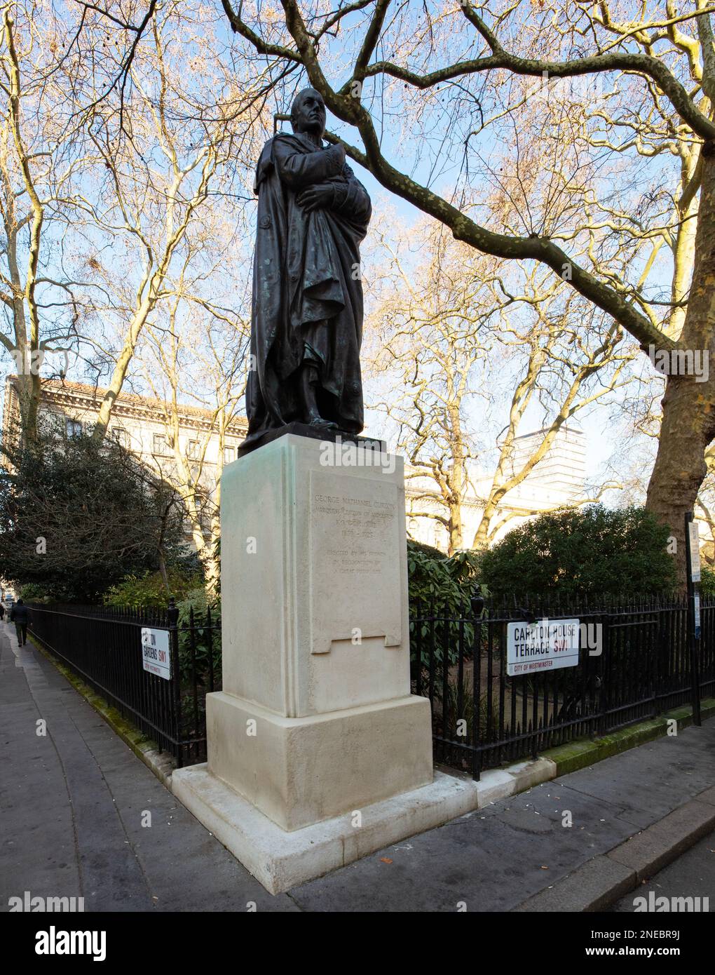 Statue of George Nathaniel Curzon, Carlton House Terrace, London, with ...