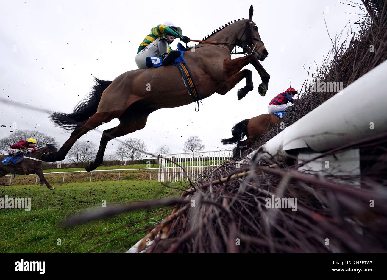 Jonjo o’neill when he was a jockey hi-res stock photography and images ...
