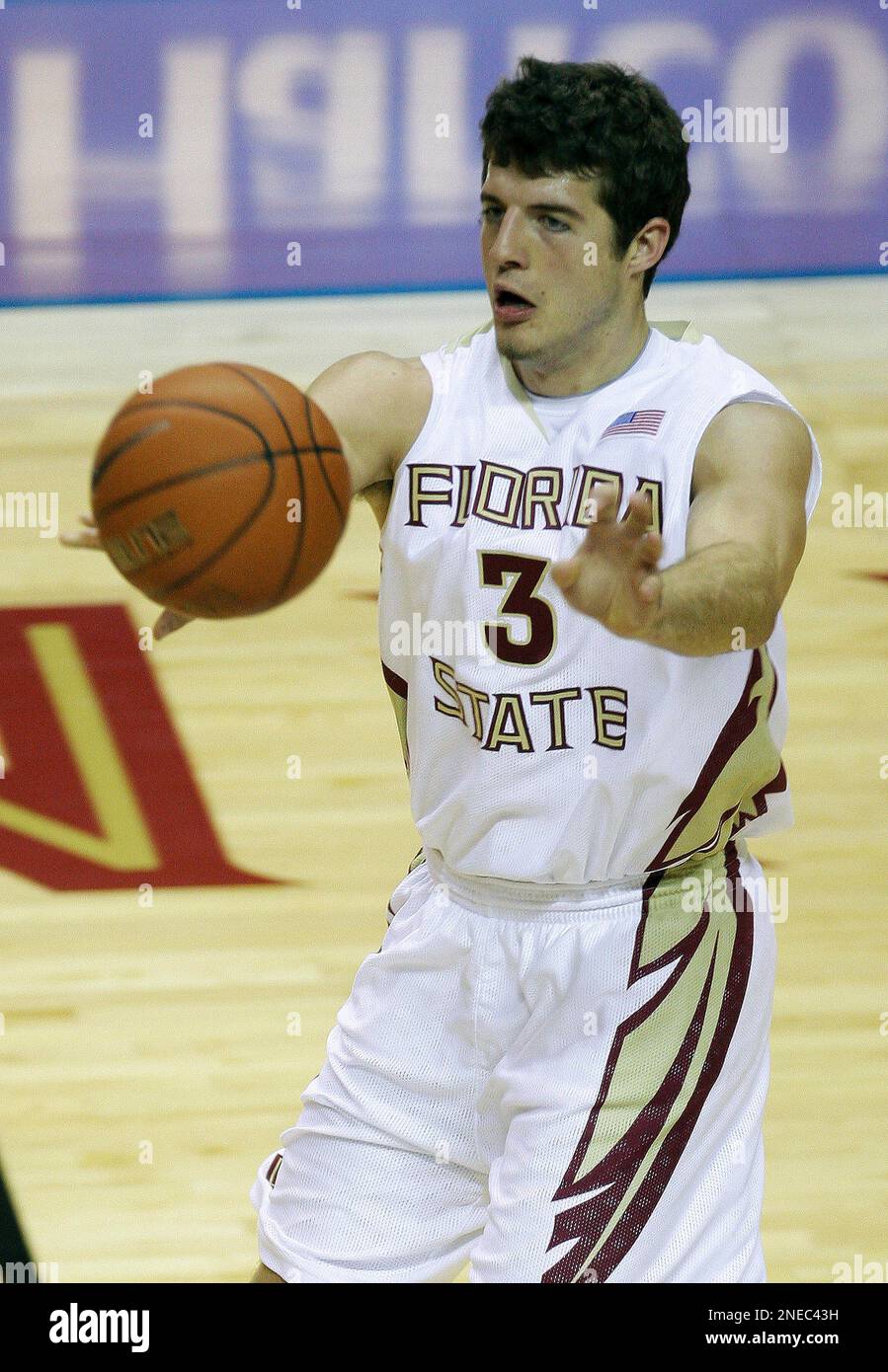 Florida State's Luke Loucks makes a second-half pass during an NCAA ...