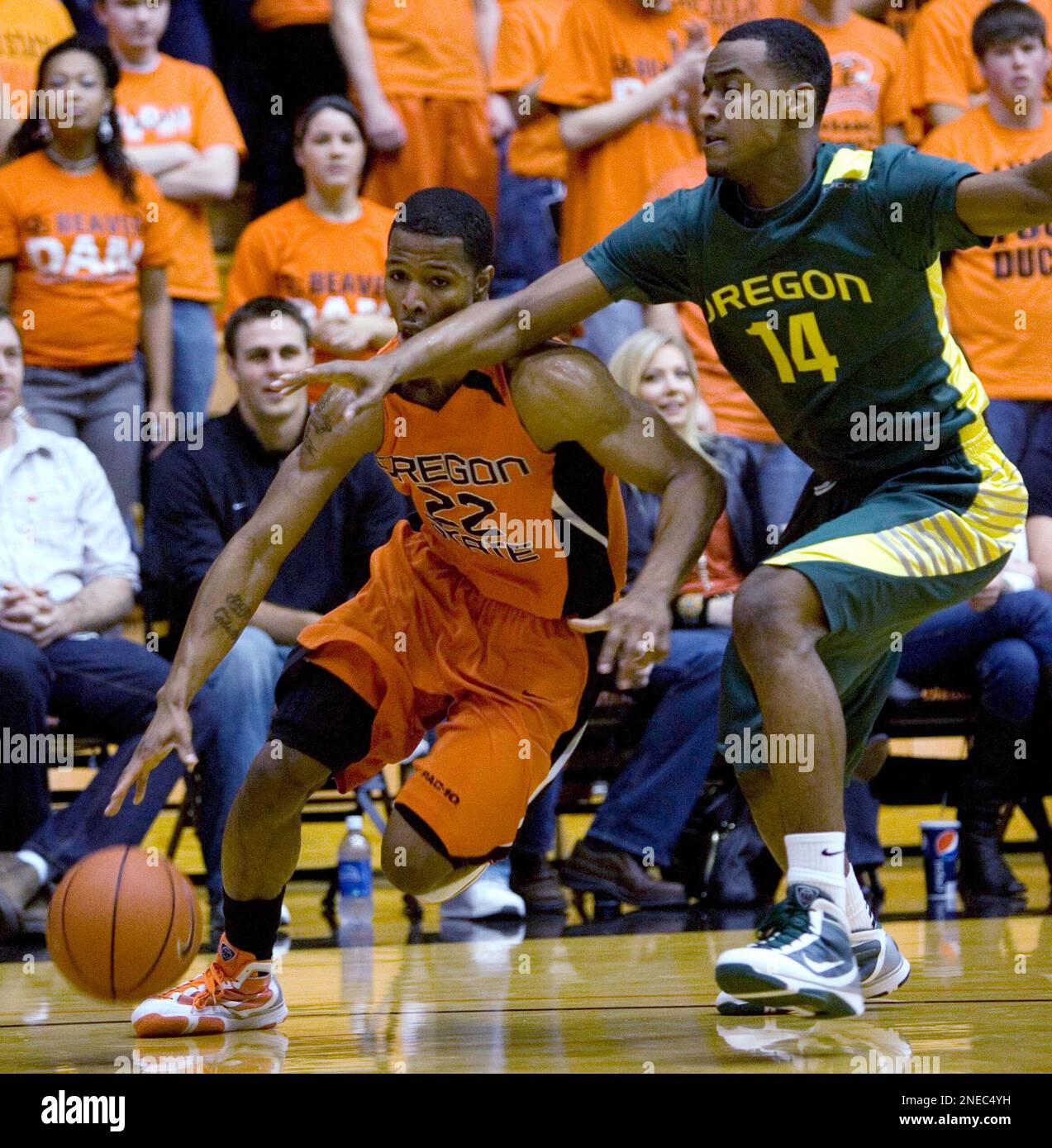 Oregon state guard Calvin Haynes, left, drives on Oregon guard Matthew ...