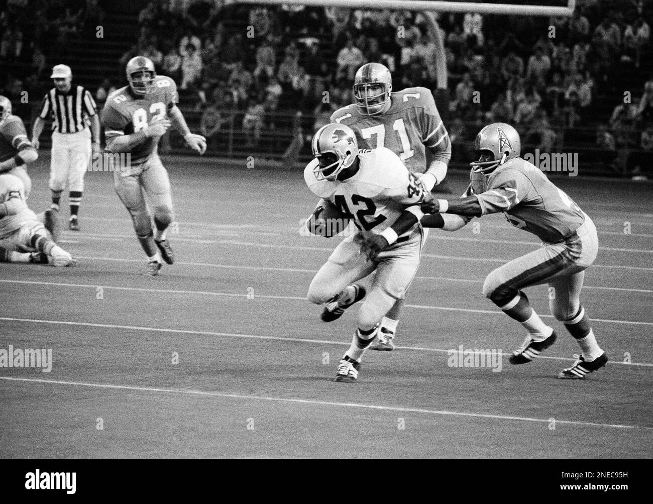 Detroit Lions? running back Altie Taylor (42) picked up three yards ...