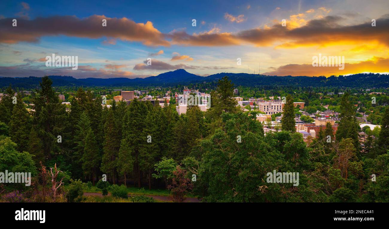 Sunset over Eugene, Oregon, from Skinner Butte Lookout Stock Photo - Alamy