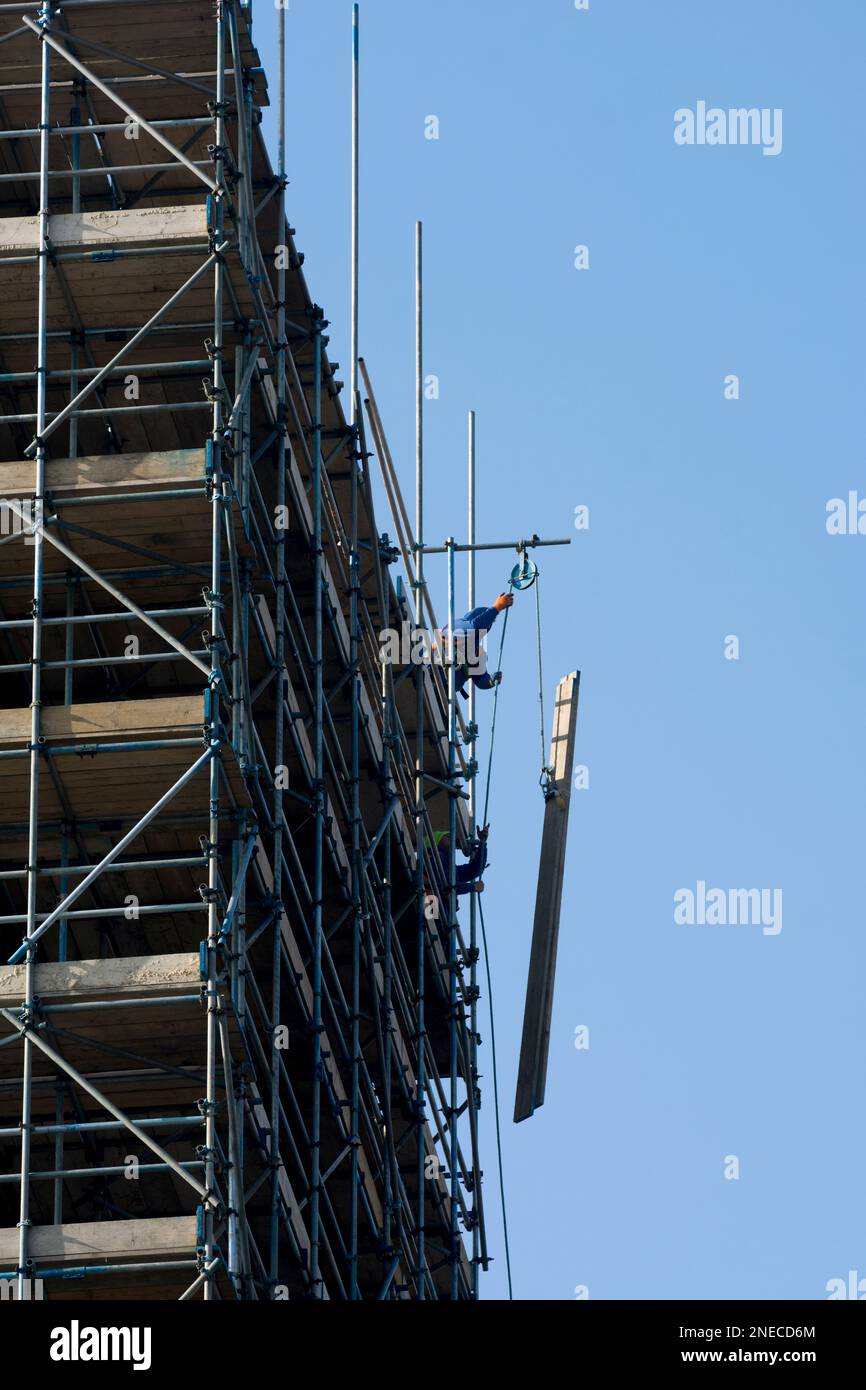Scaffolders lifting a plank by pulley, St. Mary`s Church, Warwick ...