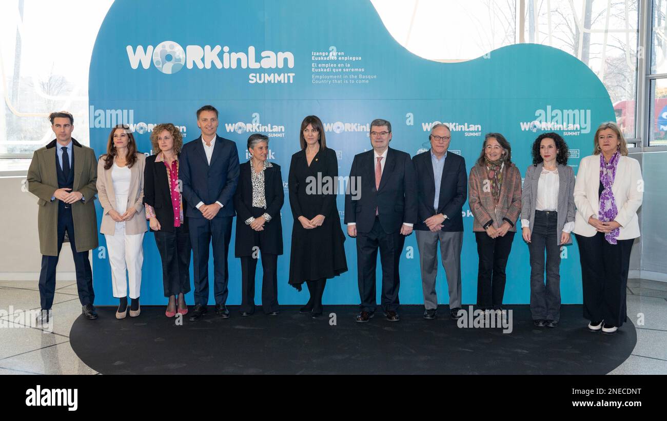 Family photo, in the middle, the vice president of the Basque ...