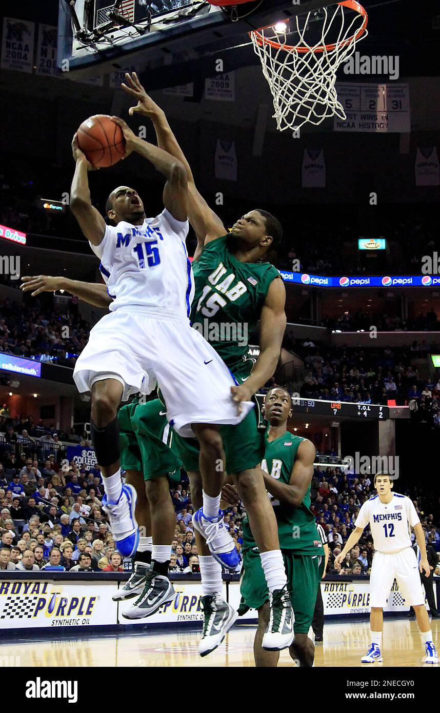 Memphis guard Elliot Williams, left, goes to the basket against UAB ...