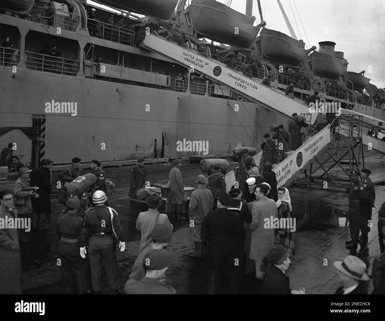 Men of Canada?s Princess Pat regiment come down gangplank in Seattle on ...
