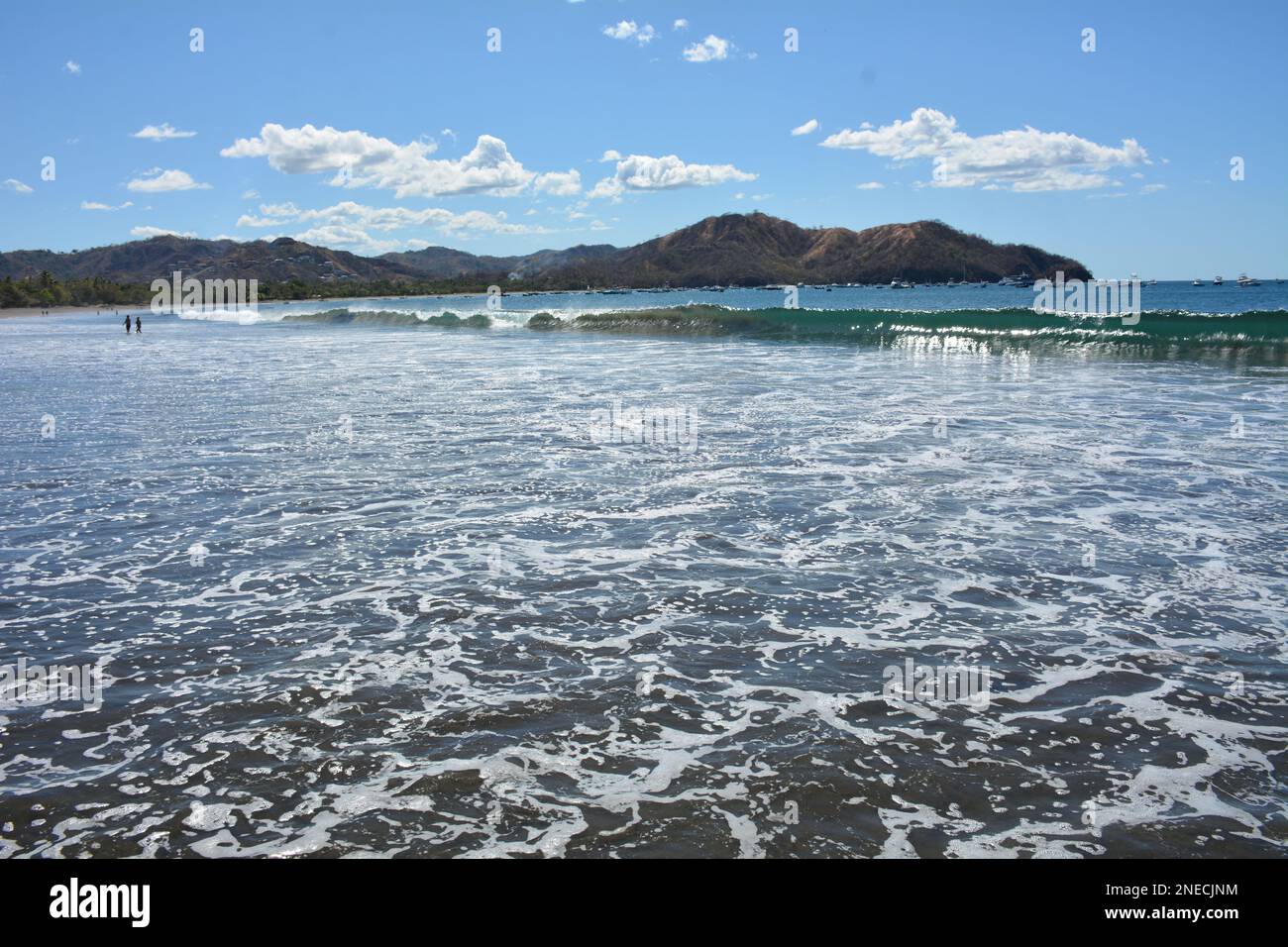 Waves breaking onshore on Costa Rican Pacific Ocean beach Stock Photo ...