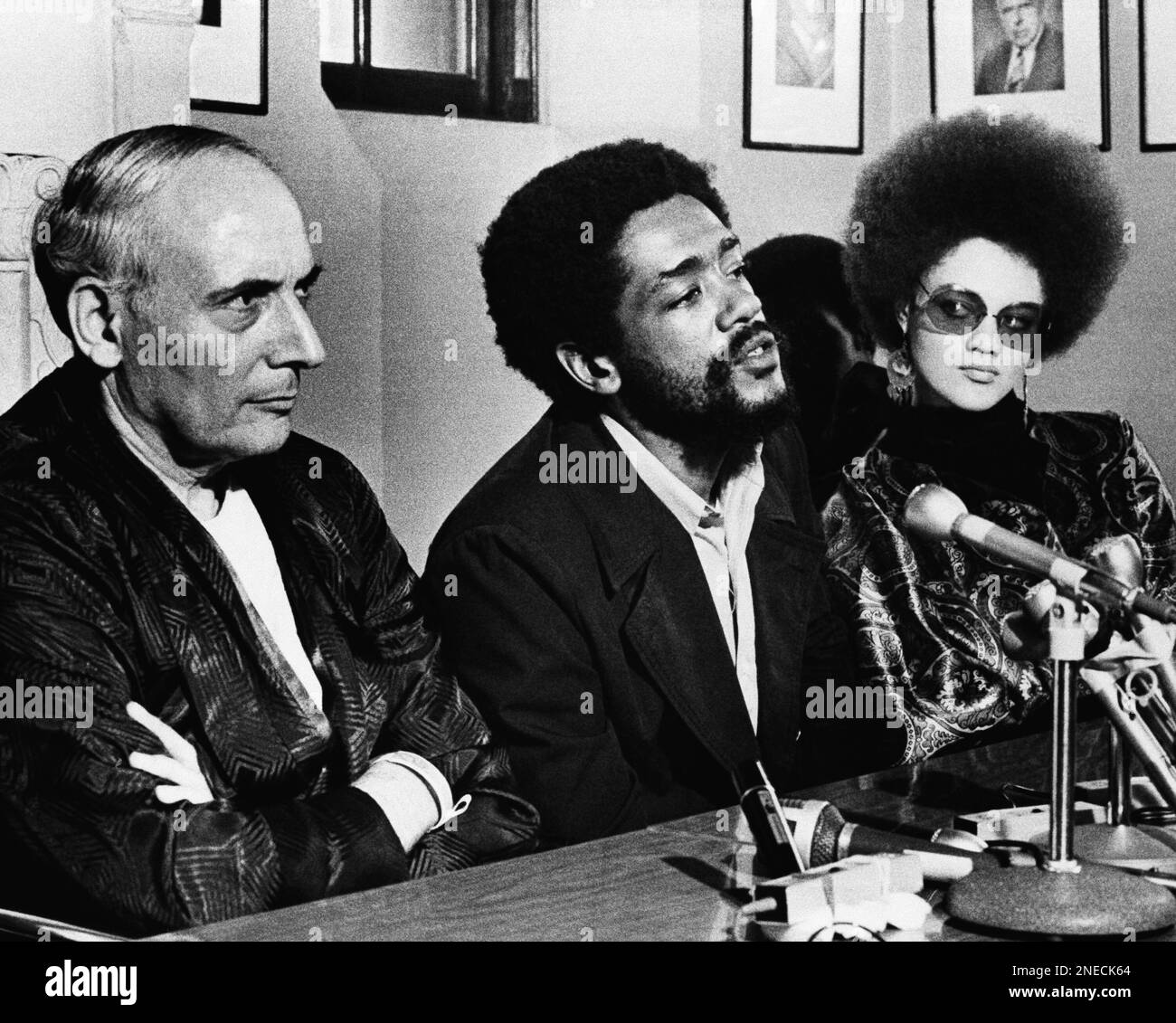 Charles R. Garry, left, Black Panther attorney, accused San Francisco ...