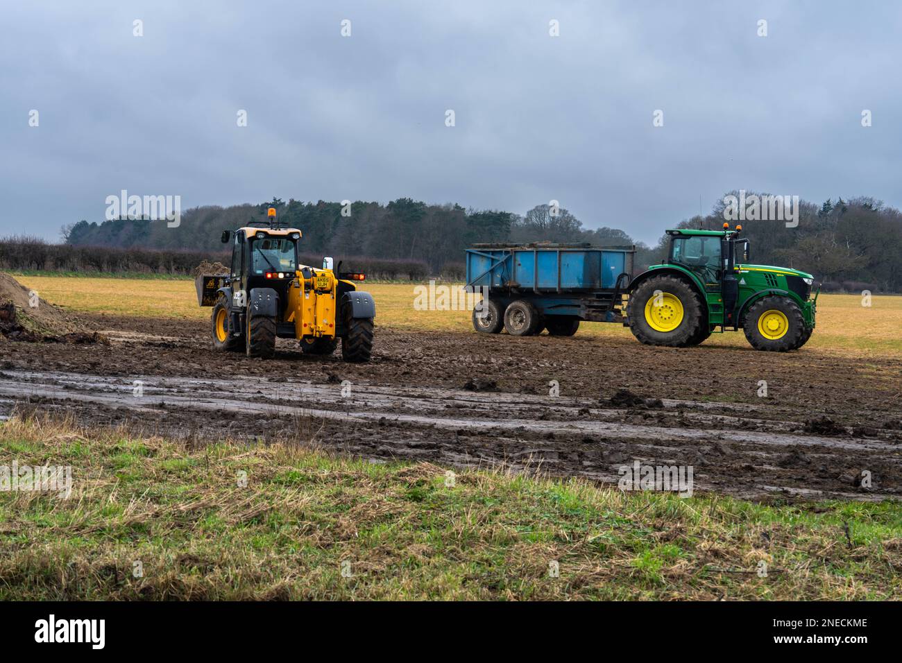 Muck spreading on field hi-res stock photography and images - Alamy