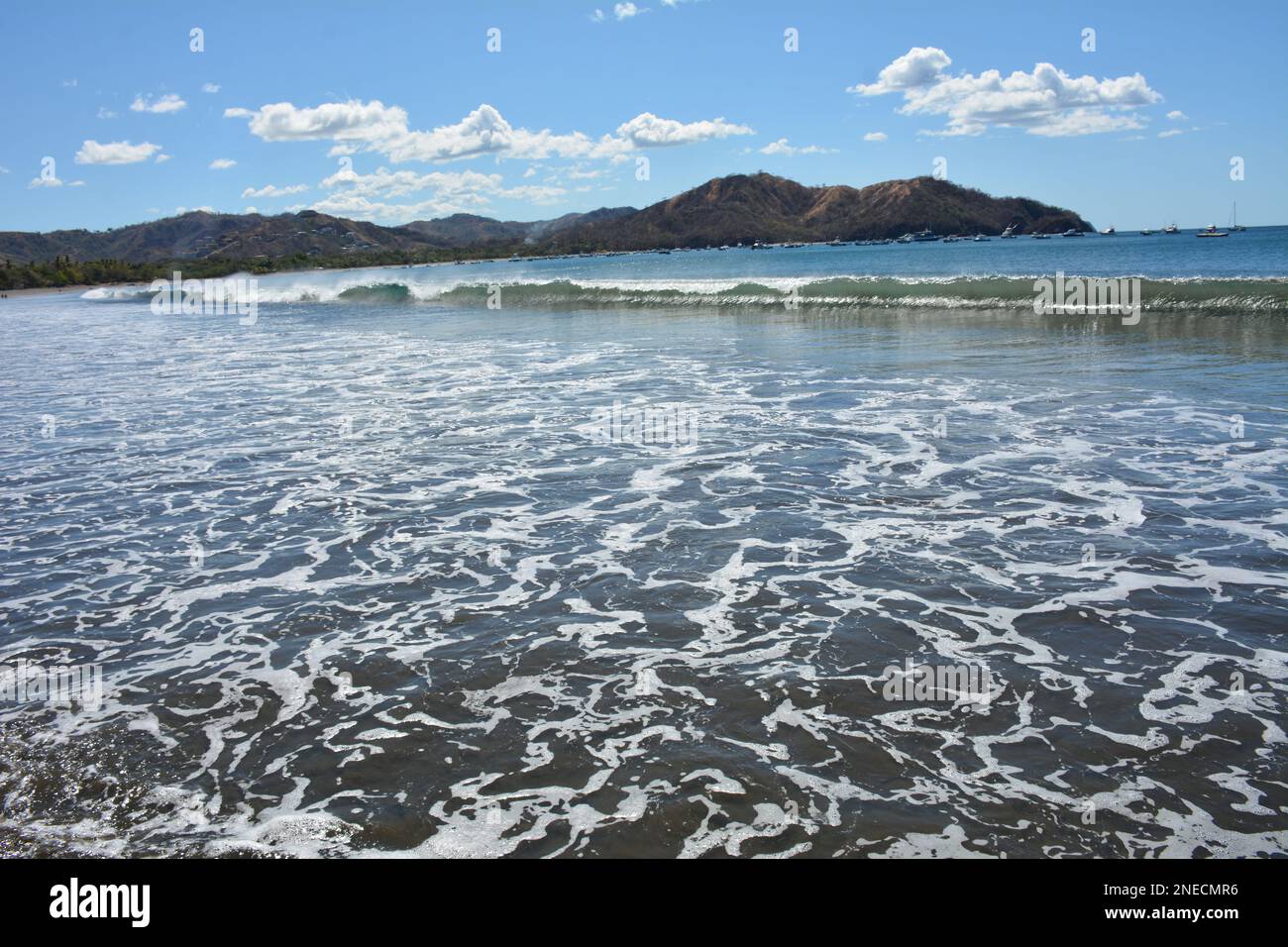 Waves breaking onshore on Costa Rican Pacific Ocean beach Stock Photo ...