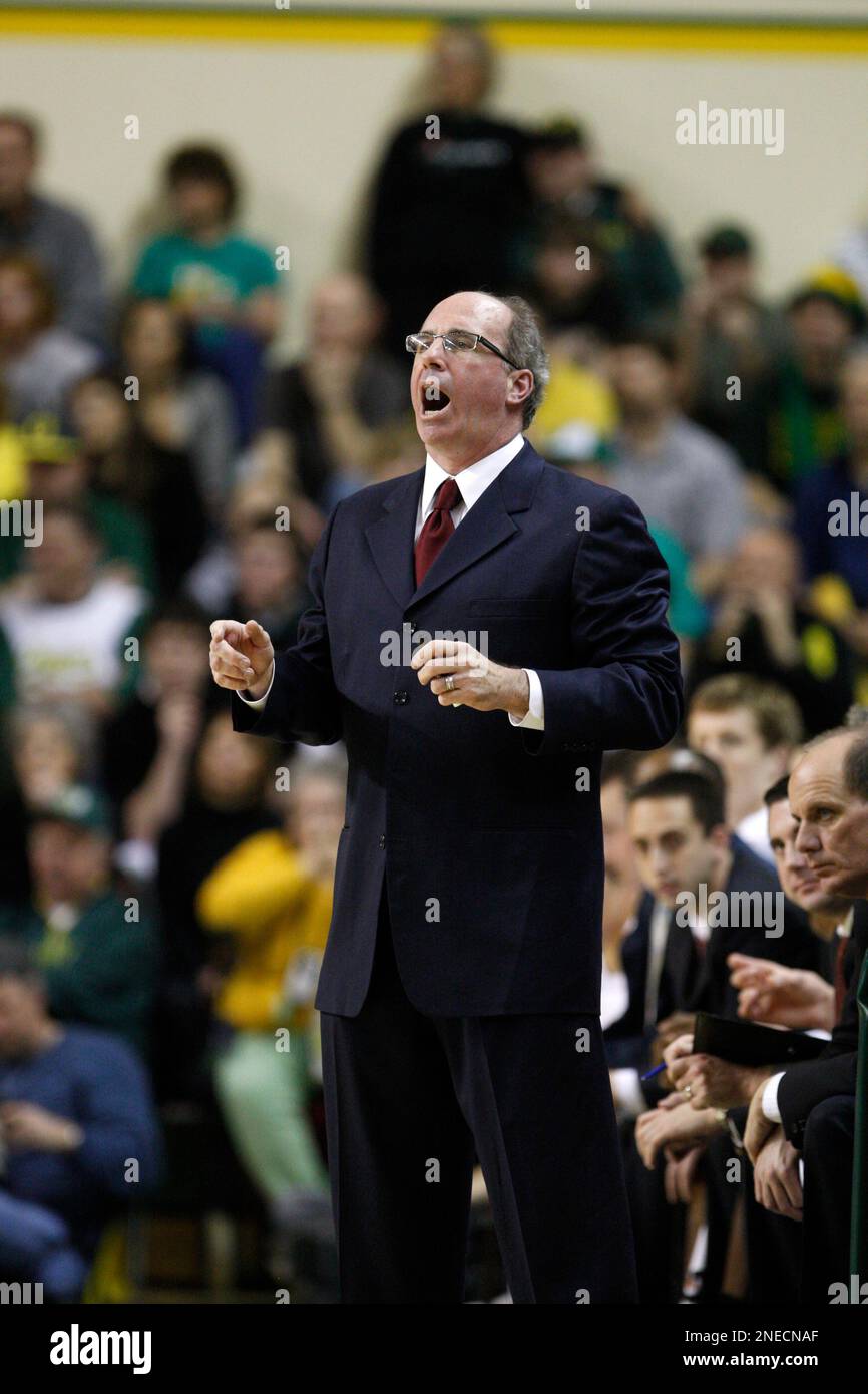 Southern California head coach Kevin O'Neill shouts during the first ...