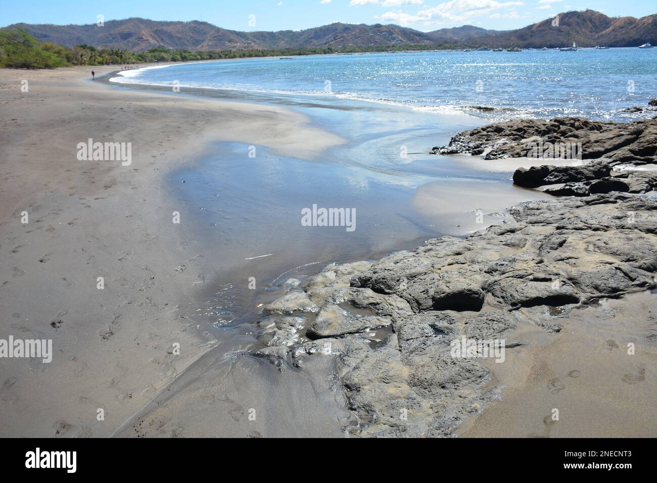 Waves breaking onshore on Costa Rican Pacific Ocean beach Stock Photo ...