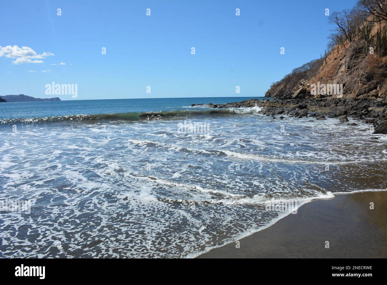 Waves breaking onshore on Costa Rican Pacific Ocean beach Stock Photo ...