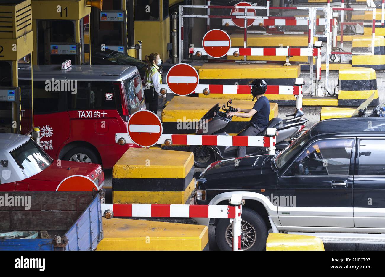 Traffic queues to use the Cross-Harbour Tunnel during its peak hour at ...
