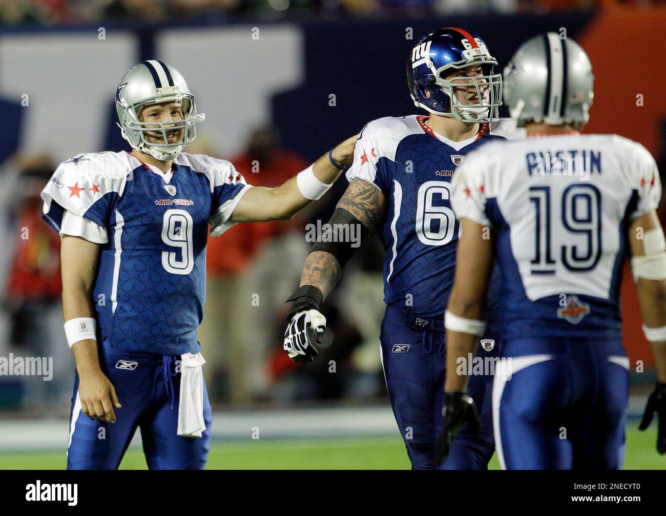 Dallas Cowboys quarterback Tony Romo (9) talks to New York Giants ...