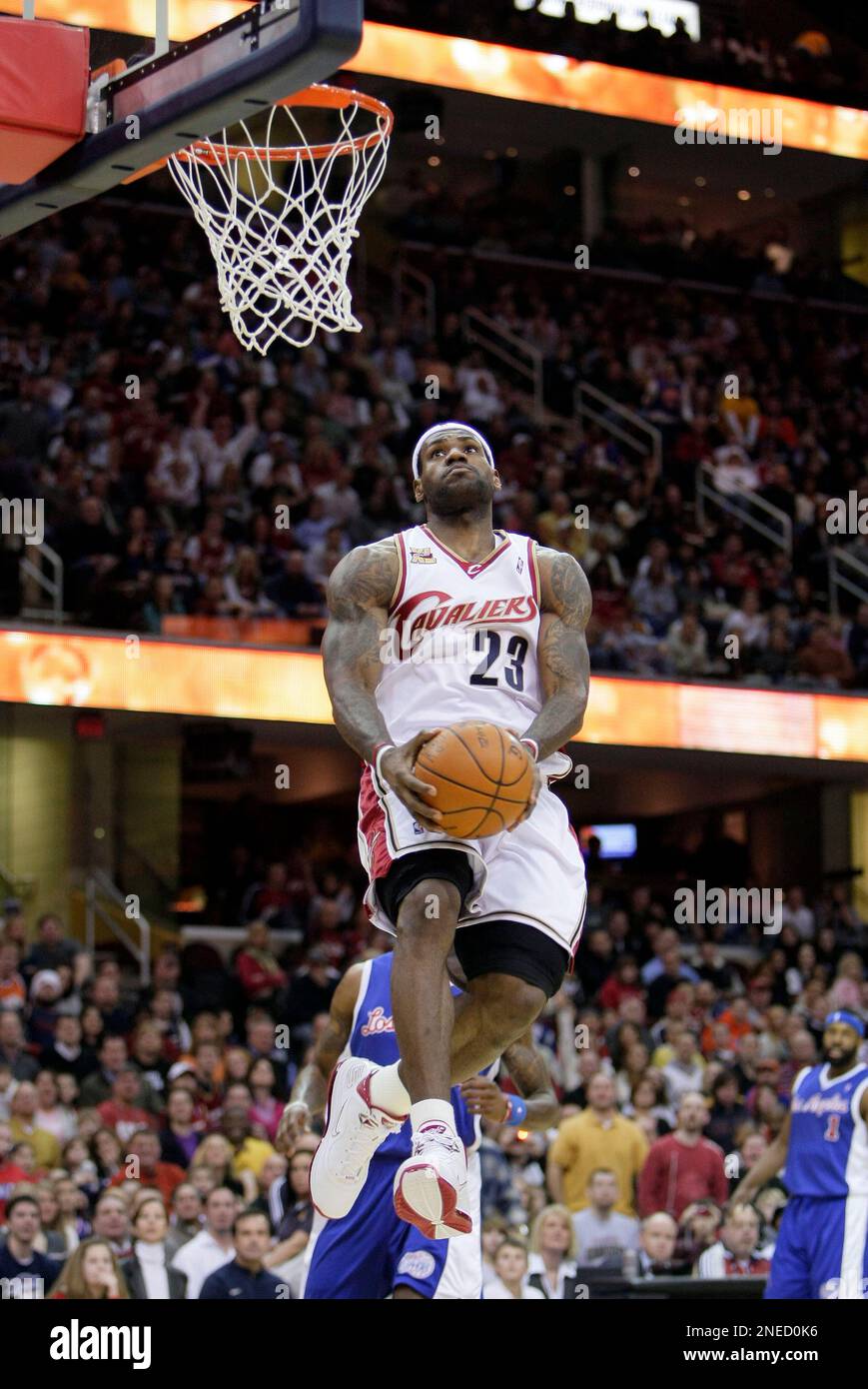 Cleveland Cavaliers' LeBron James goes in for a dunk against the Los ...