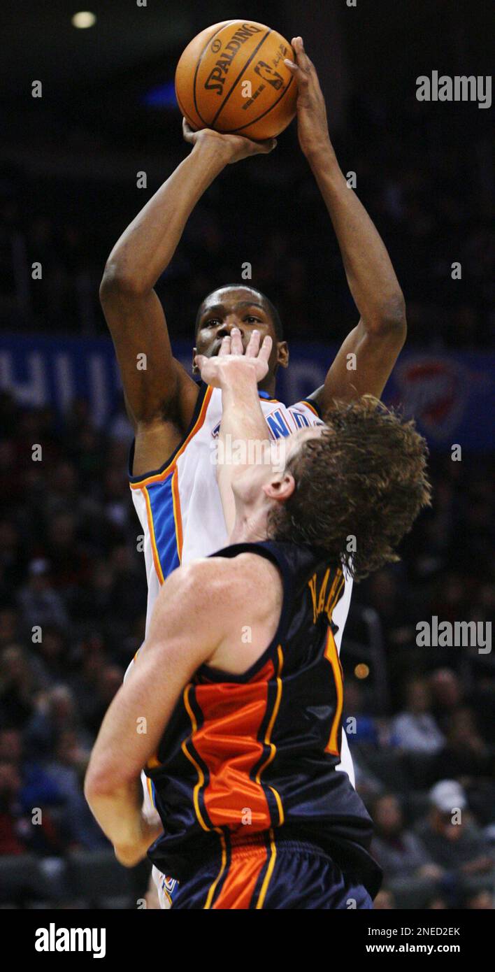 Oklahoma City Thunder forward Kevin Durant, rear, shoots over Golden ...