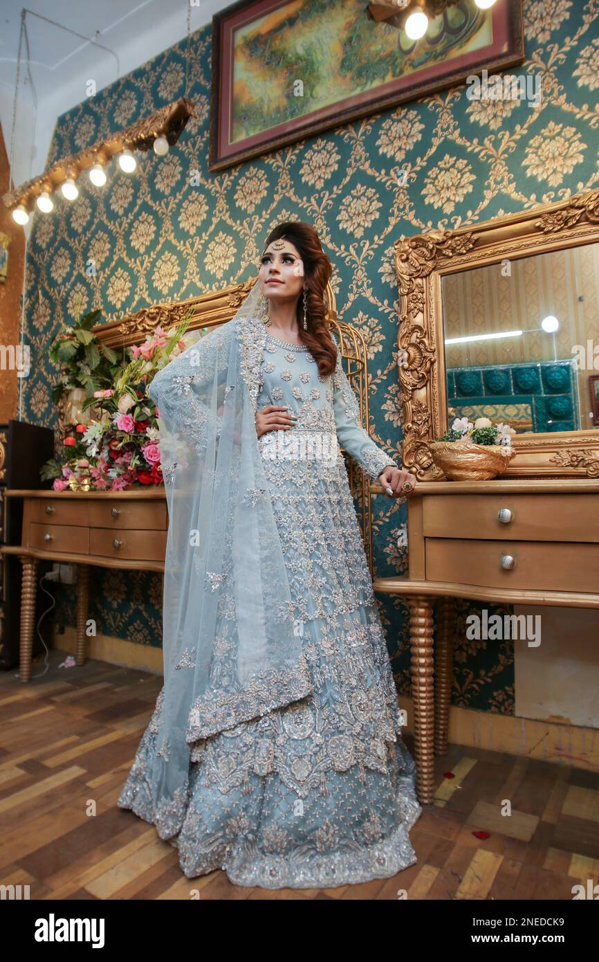 Pakistani costume hi-res stock photography and images - Alamy