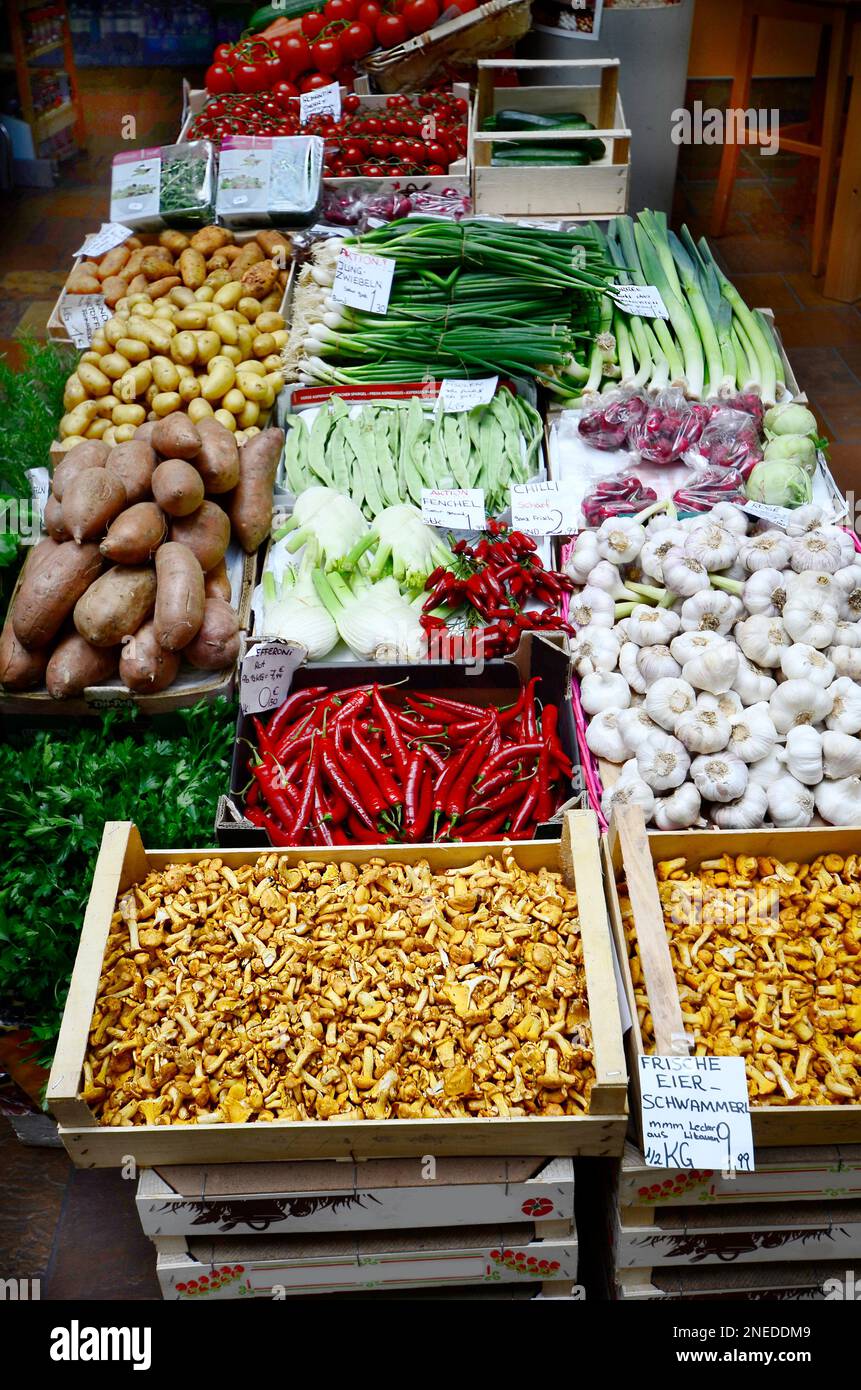 Austria vegetable market hi-res stock photography and images - Alamy