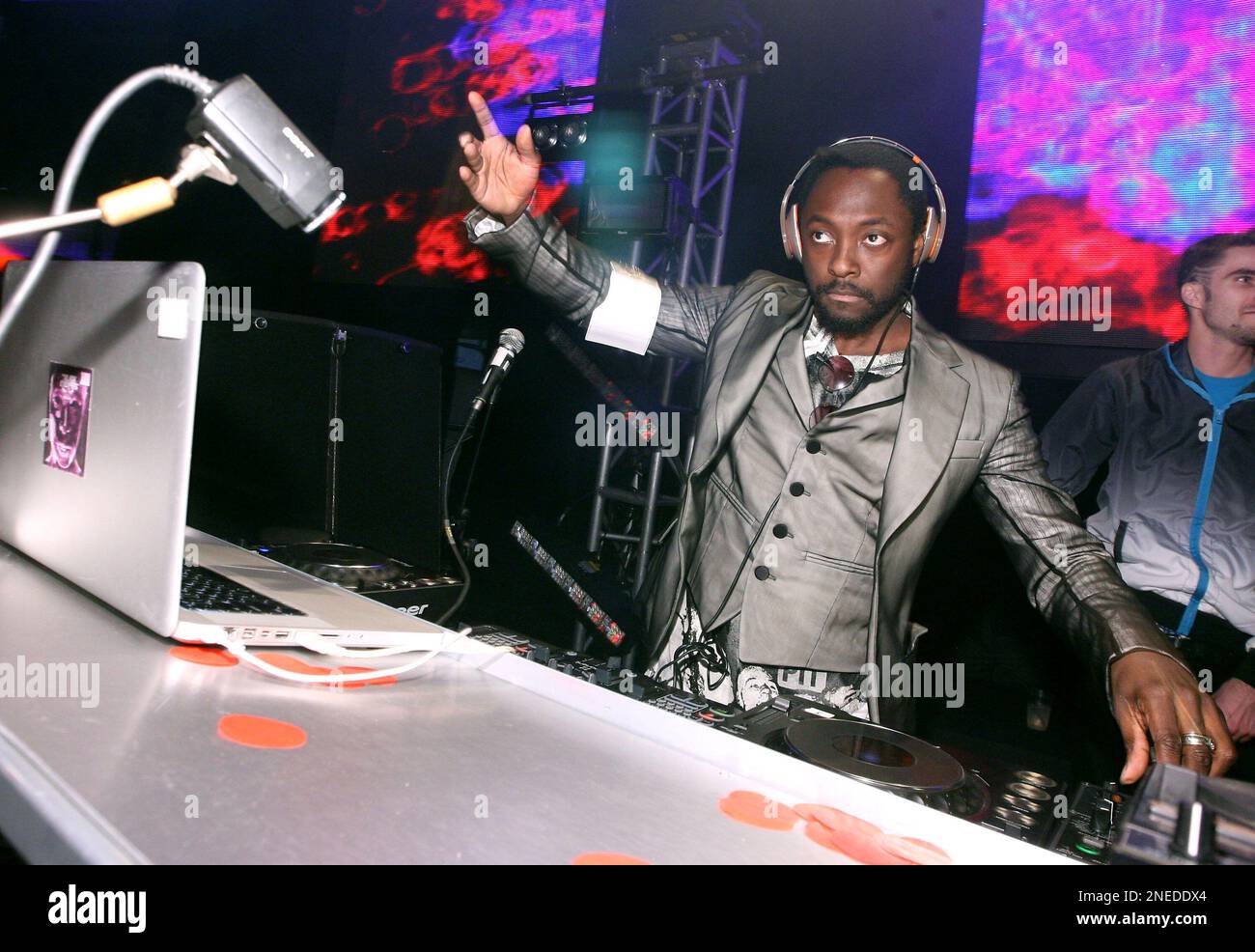will.i.am DJ's in the Bacardi VIP lounge at will.i.am???s Dipdive Data ...