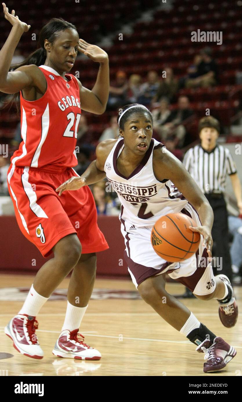 Georgia forward Porsha Phillips (21) attempts to guard Mississippi ...